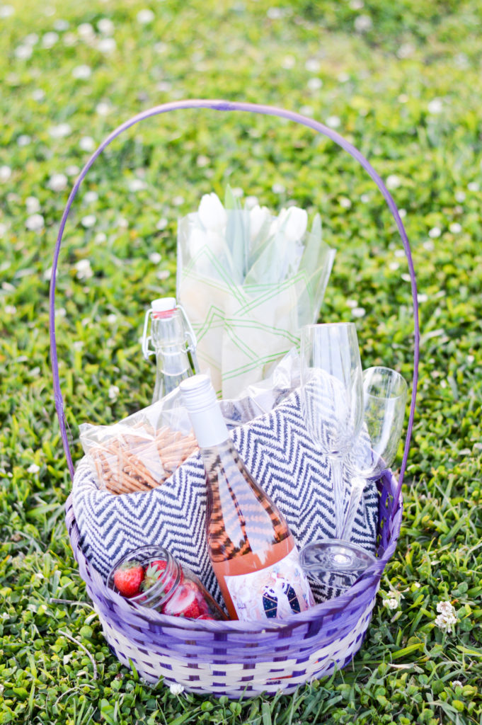 Prophecy Rosé Picnic Basket | Lots of Sass